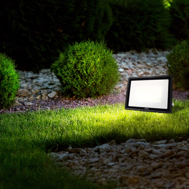 Refletor LED Tech Alumínio 200W 6.500K Preto Blumenau Iluminação 6.500k ...